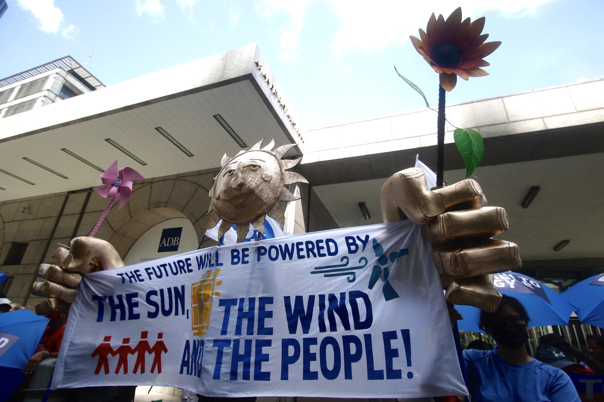 The future will be powered by the sun, the wind, and the people - 350